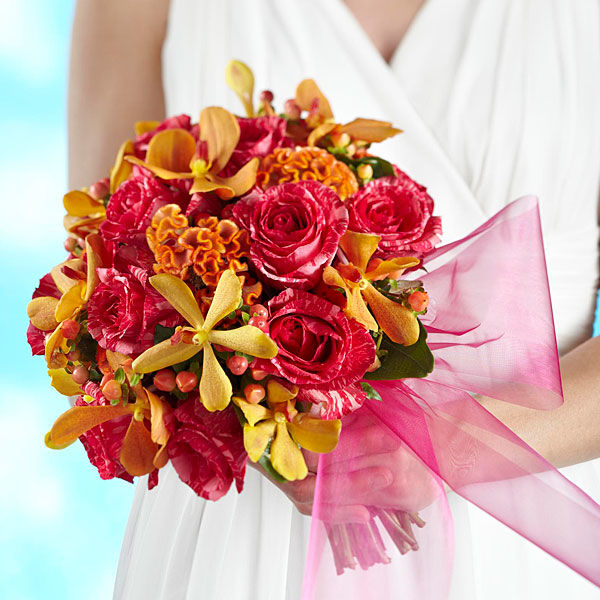The FTD Brilliant Shades of Love Bouquet b1547 | Flower Delivery ...
